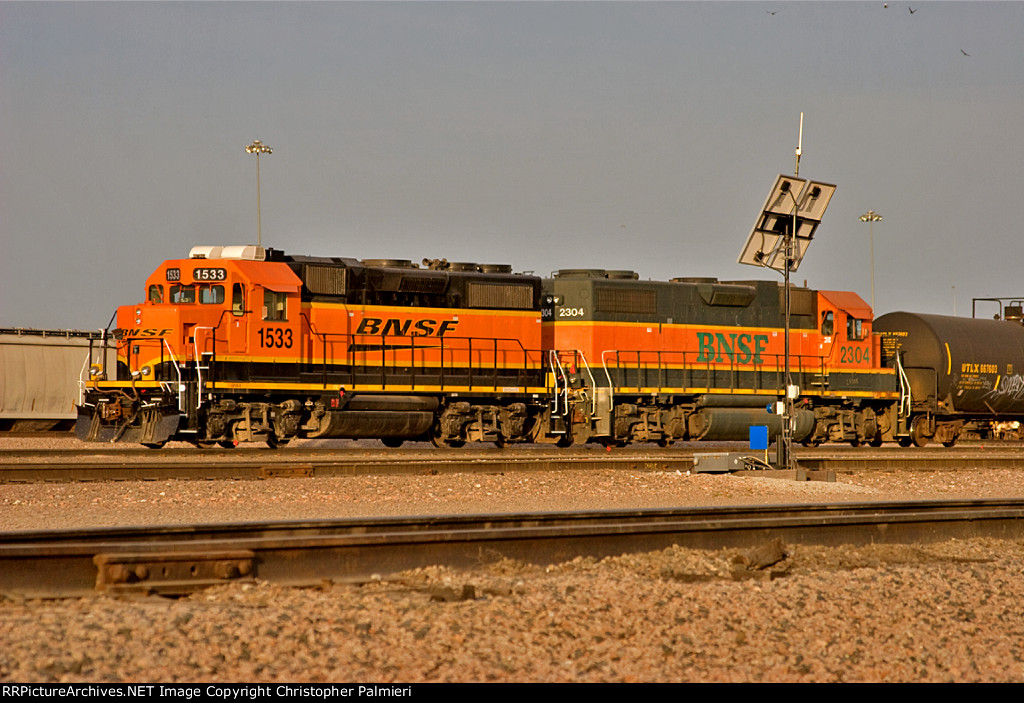 BNSF 1533 and BNSF 2304